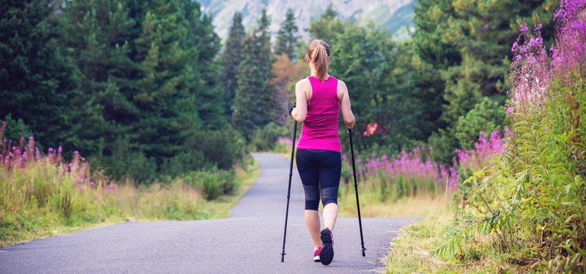 Chodzenie z kijkami - korzyści, porady, dobór sprzętu - Trekmondo